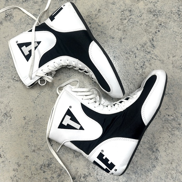 Title Boxing | Shoes | Title Boxing Midtop Shoes Boys Size 3 | Poshmark